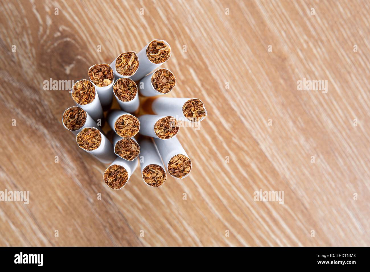 Cigarette cigarette tabac Banque de photographies et d’images à haute ...