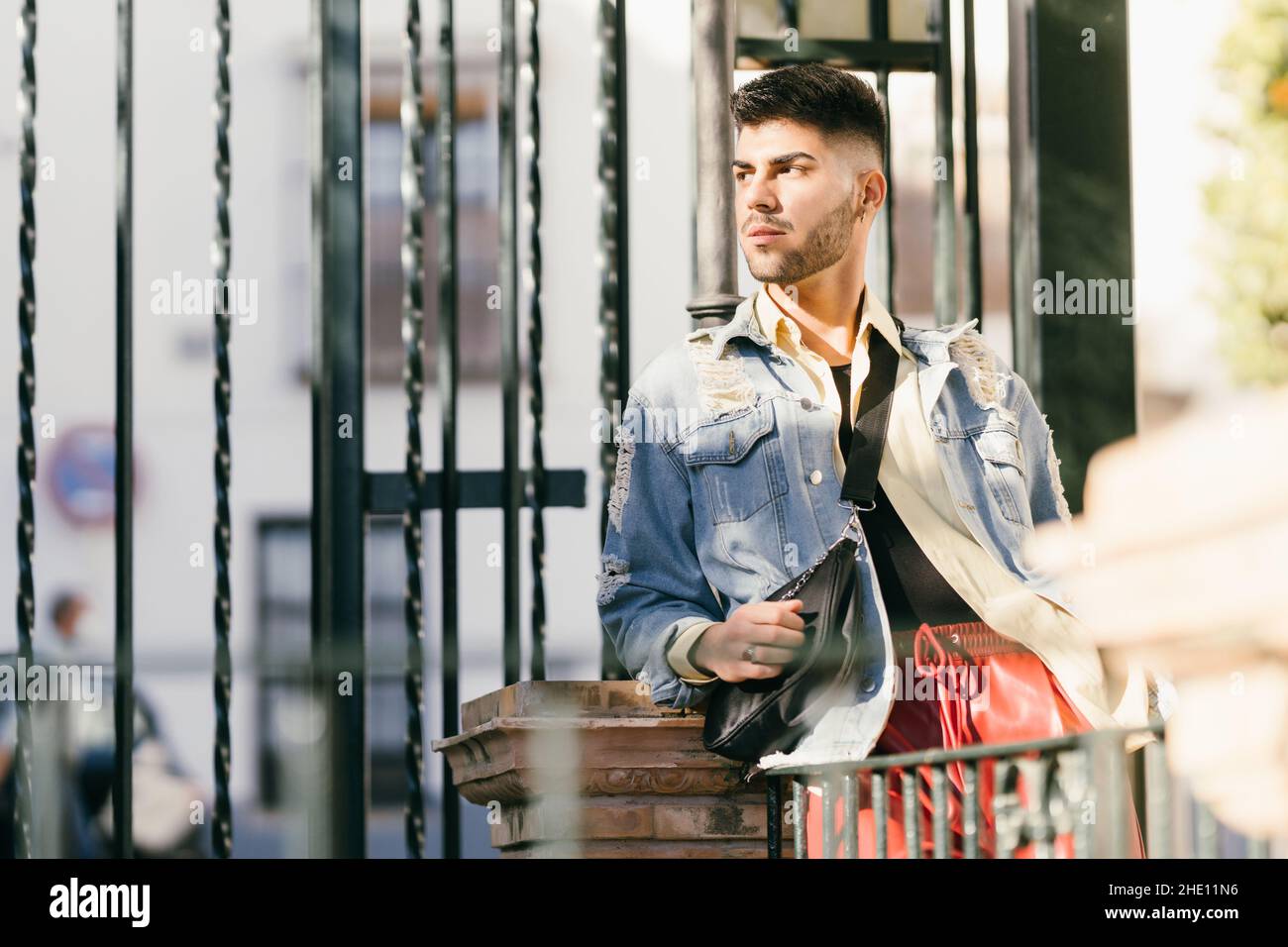 Pose pensive Banque de photographies et d’images à haute résolution - Alamy