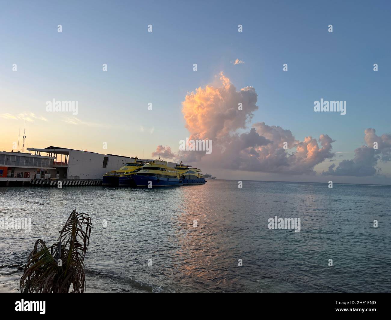 Cozumel, Quintana Roo, Mexique - 17 décembre 2021 : ferry à grande ...