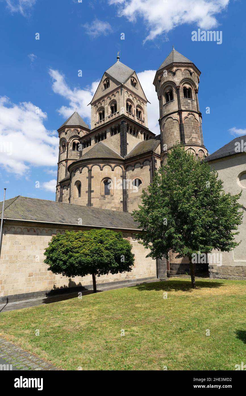 Le monastère roman Maria Laach, le lac Laach dans l'Eifel Allemagne ...