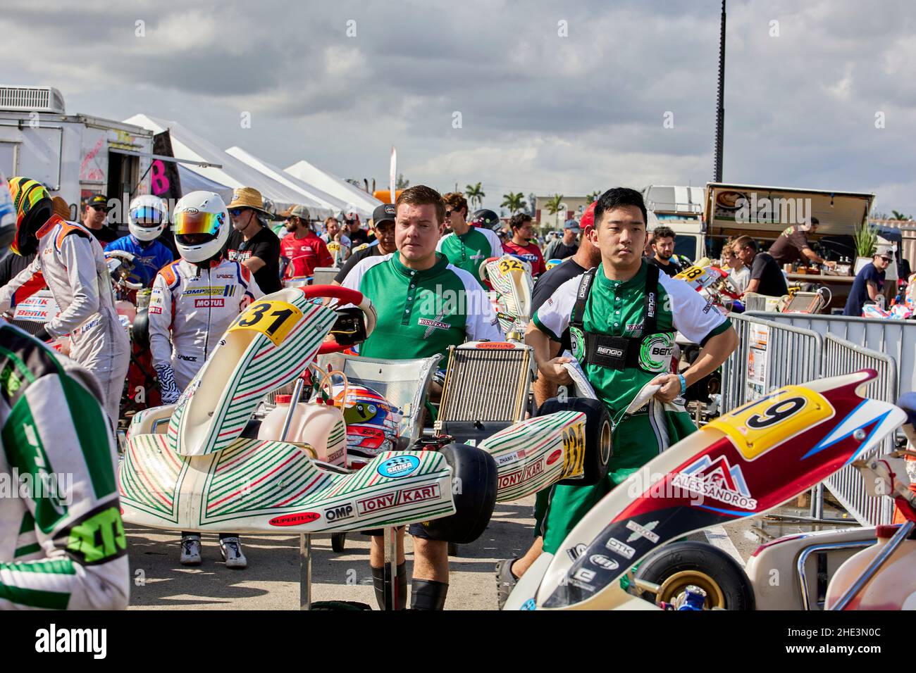 Junior go kart racing Banque de photographies et d’images à haute ...