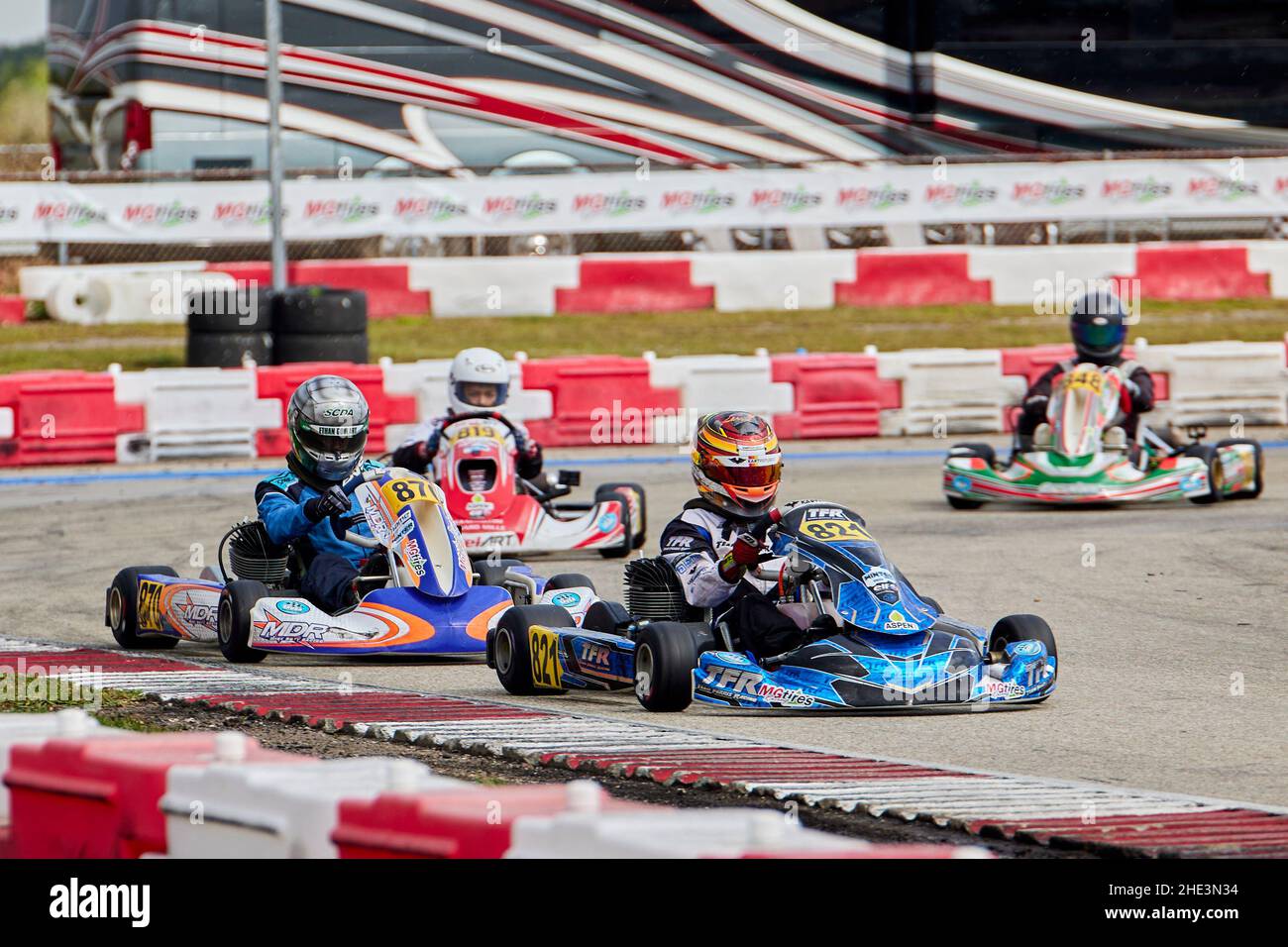 Junior go kart racing Banque de photographies et d’images à haute ...