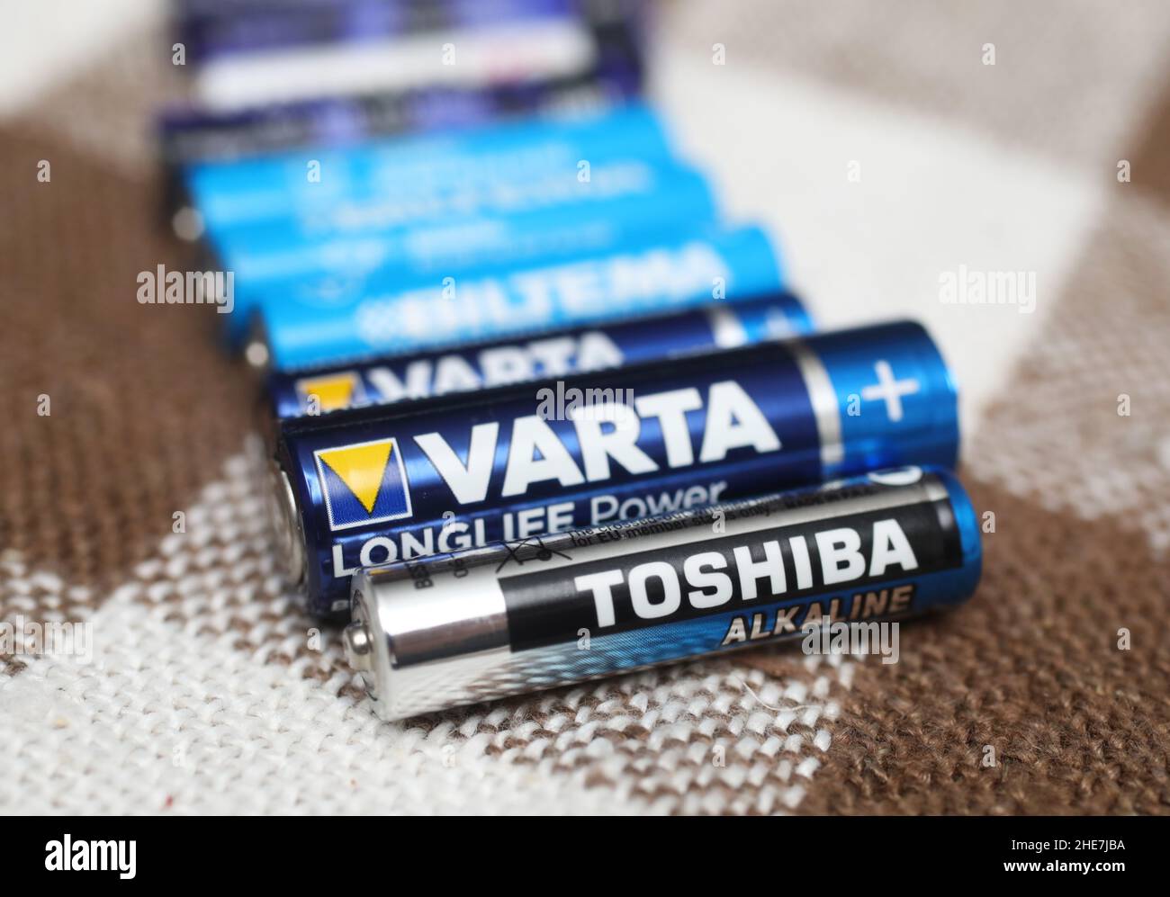Différents types de piles, notamment Biltema et Varta Photo Stock - Alamy