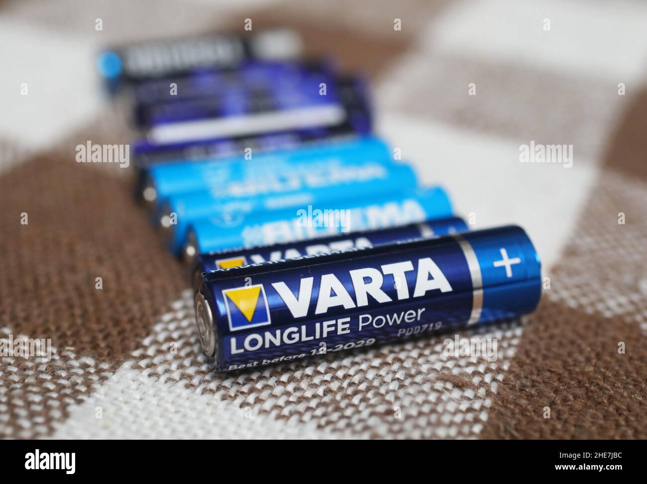 Différents types de piles, notamment Biltema et Varta Photo Stock - Alamy