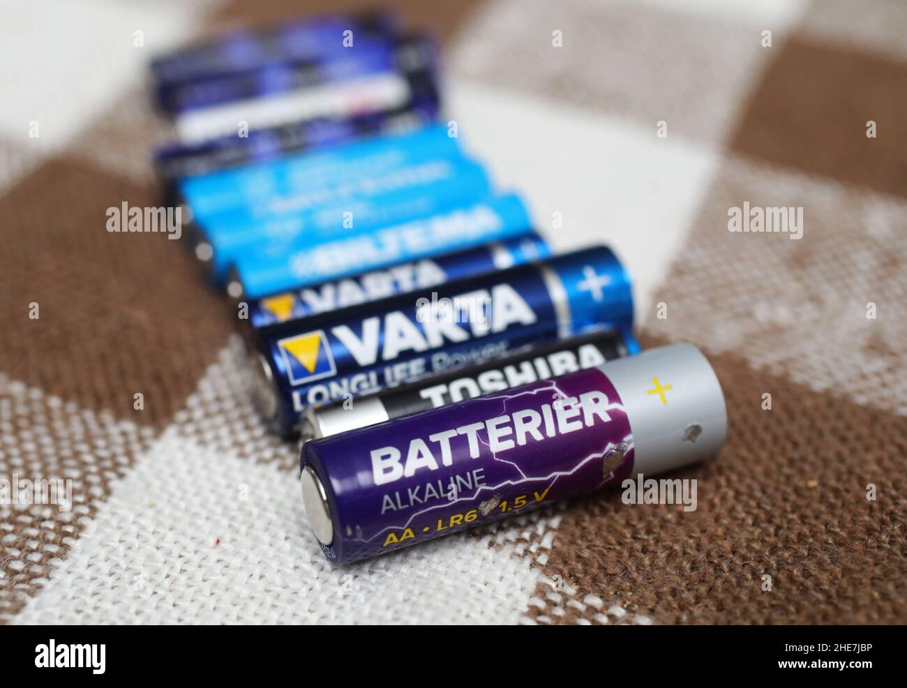 Différents types de piles, notamment Biltema et Varta Photo Stock - Alamy