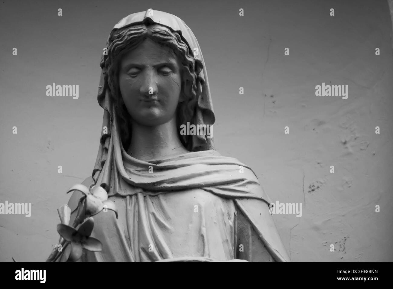 Une statue de la vierge marie Banque d'images noir et blanc - Alamy