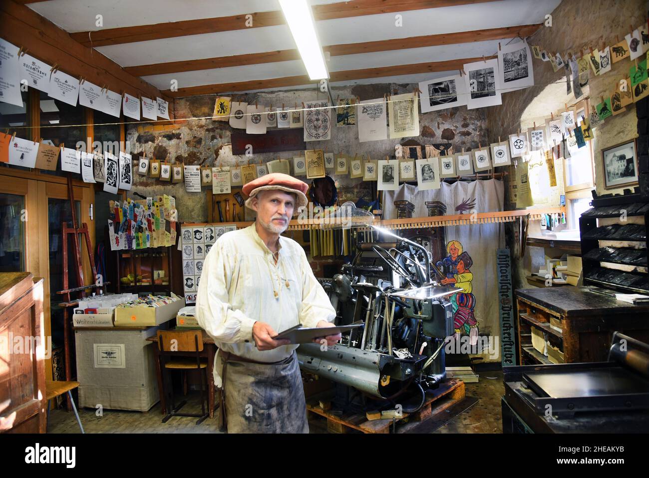 07 janvier 2022, Saxe-Anhalt, Wittenberg Lutherstadt: Dans sa salle d ...
