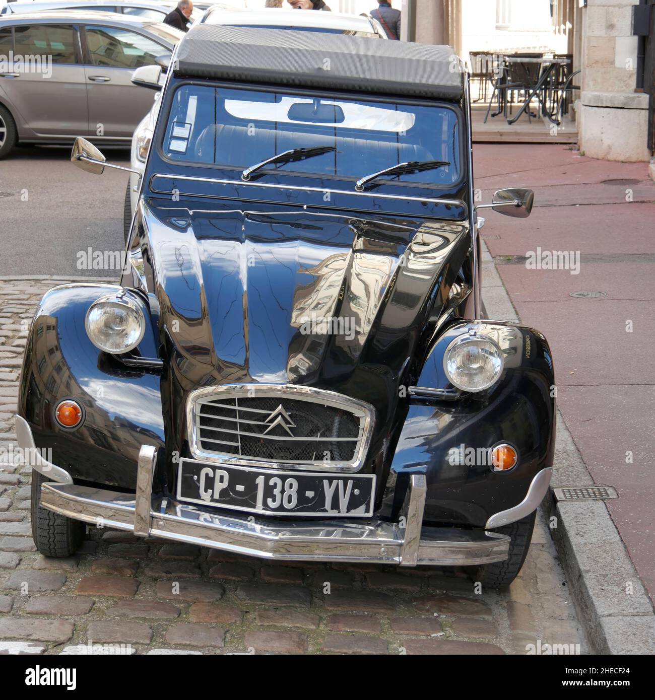 Citroen 2cv convertible Banque de photographies et d’images à haute ...