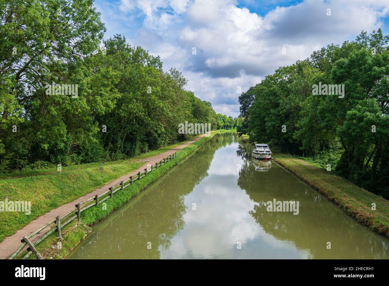 France, Nievre, Challuy, sur la via Lemovicensis ou Vezelay Way, une ...