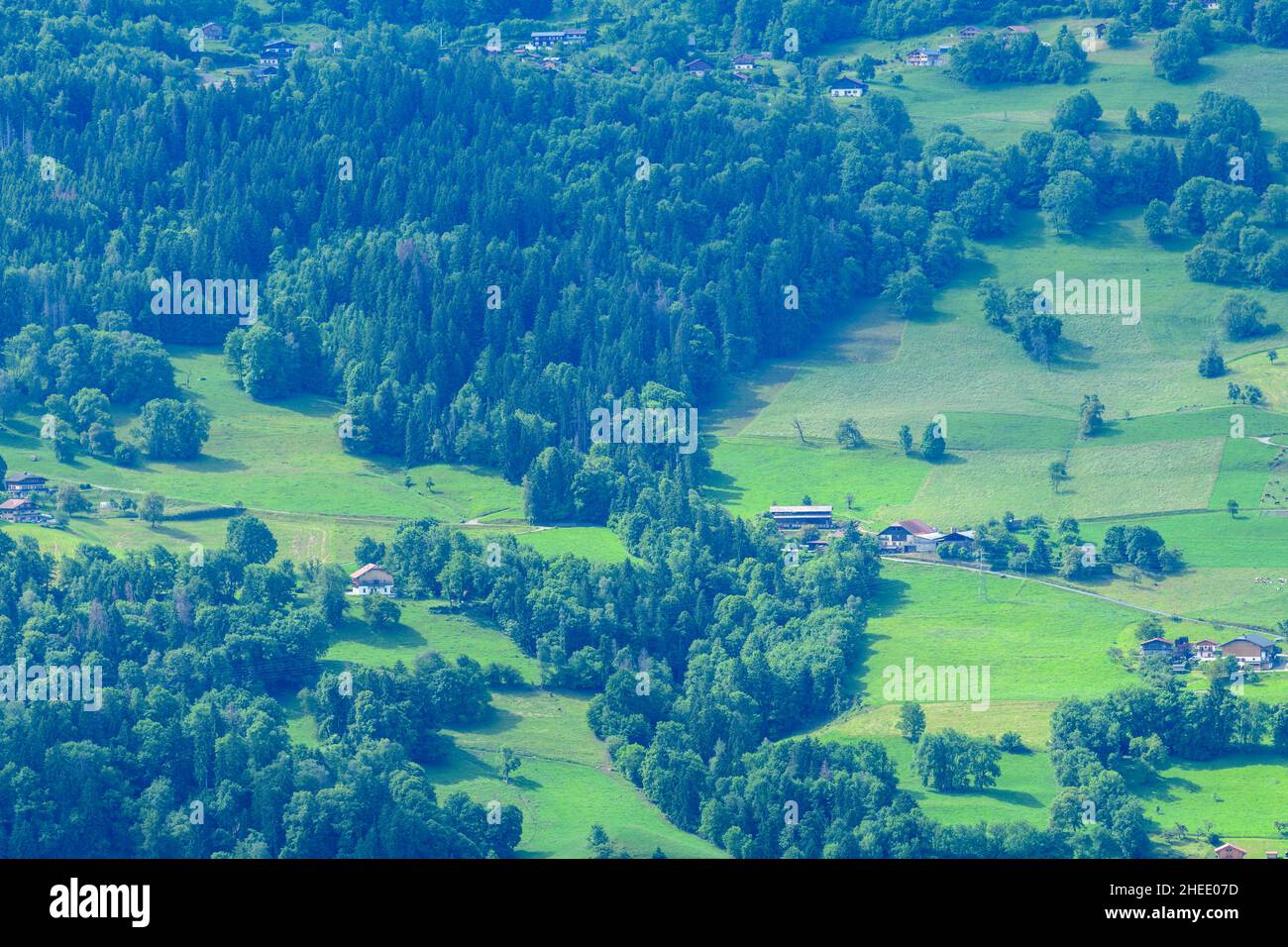Cette photo de paysage a été prise en Europe, en France, dans les Alpes ...