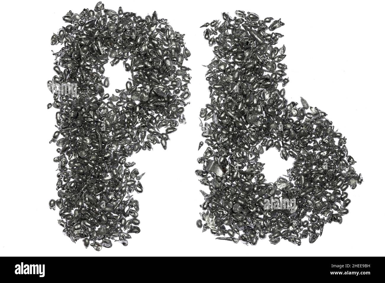 PB (symbole chimique pour le plomb) écrit avec des granules de plomb ...