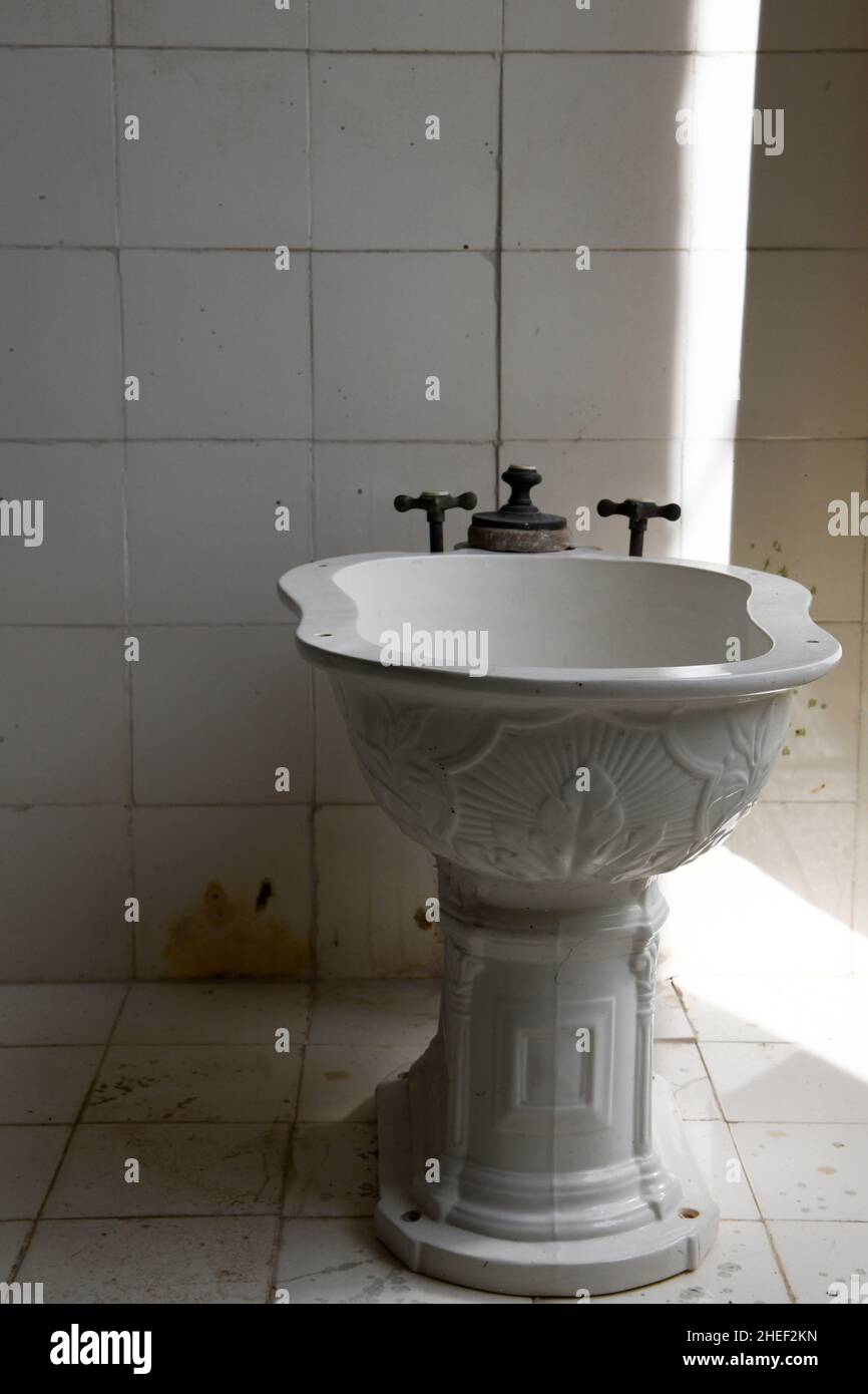 Bidet ancien Banque de photographies et d’images à haute résolution - Alamy