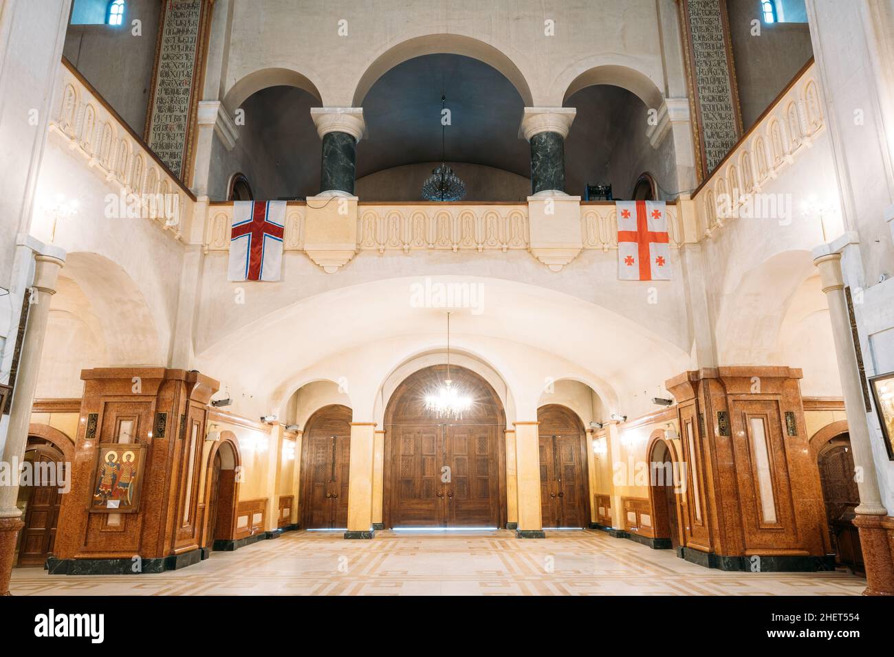 Tbilissi, Géorgie. Intérieur de la cathédrale Sainte-Trinité de ...