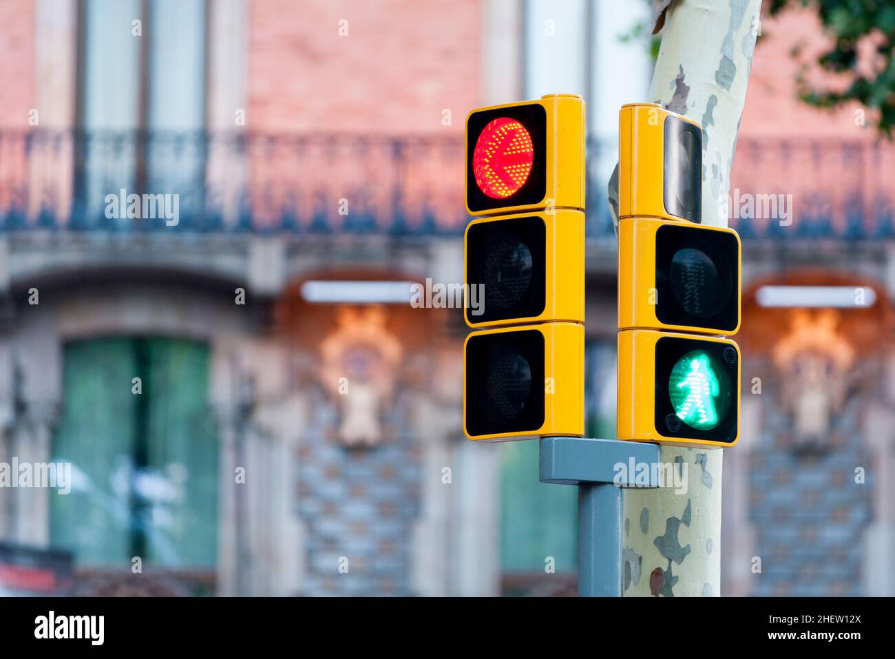Red traffic light arrow Banque de photographies et d’images à haute ...