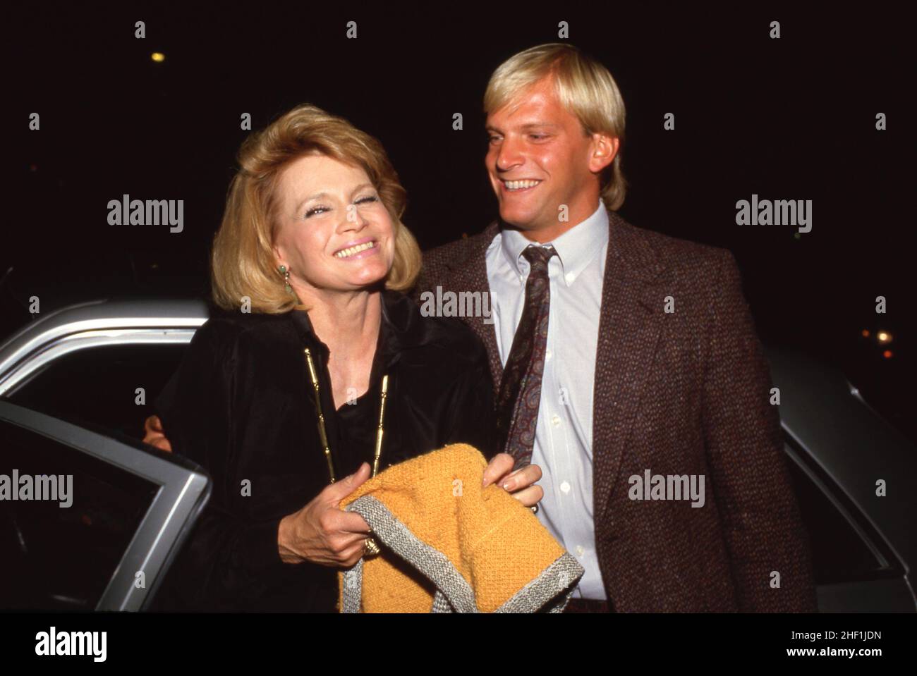 Angie Dickinson et Steve Lundquist Circa des années 1980 .Crédit: Ralph ...