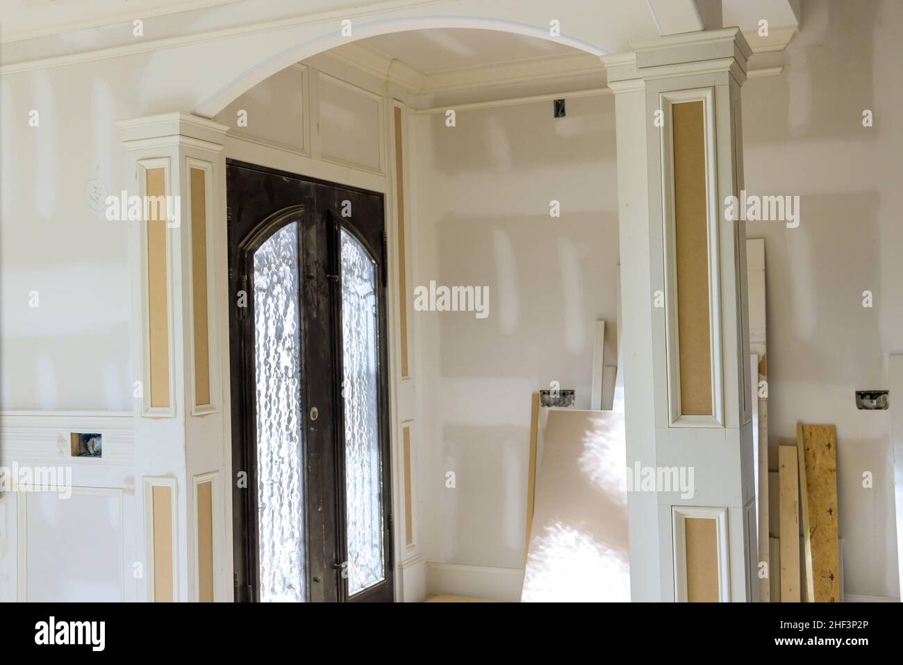 Détails de finition une nouvelle maison avant l'installation avec sous ...