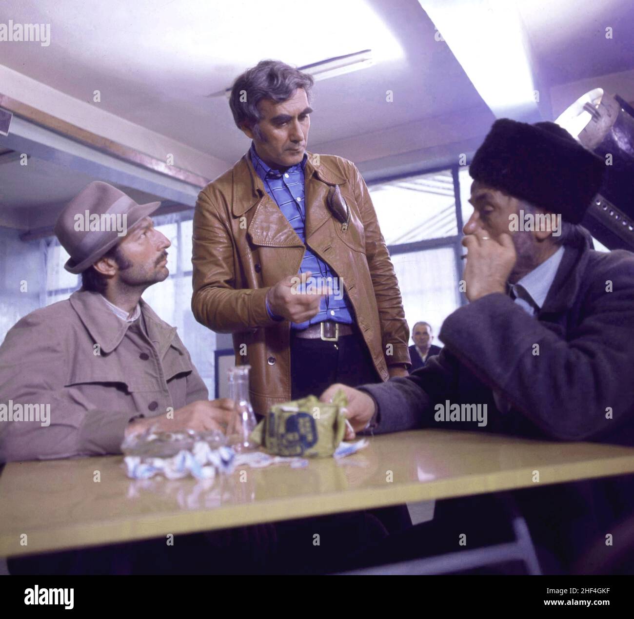 Le réalisateur roumain George cornea (au centre) avec l'acteur Iulian ...