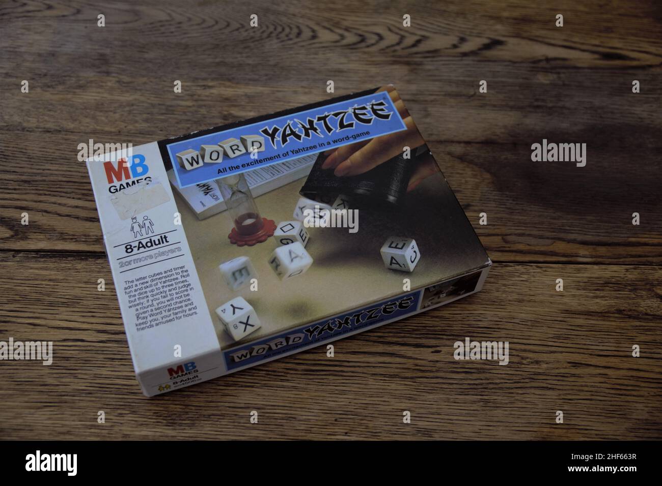 Yahtzee est un jeu amusant pour toute la famille. Un jeu de dés réalisé ...