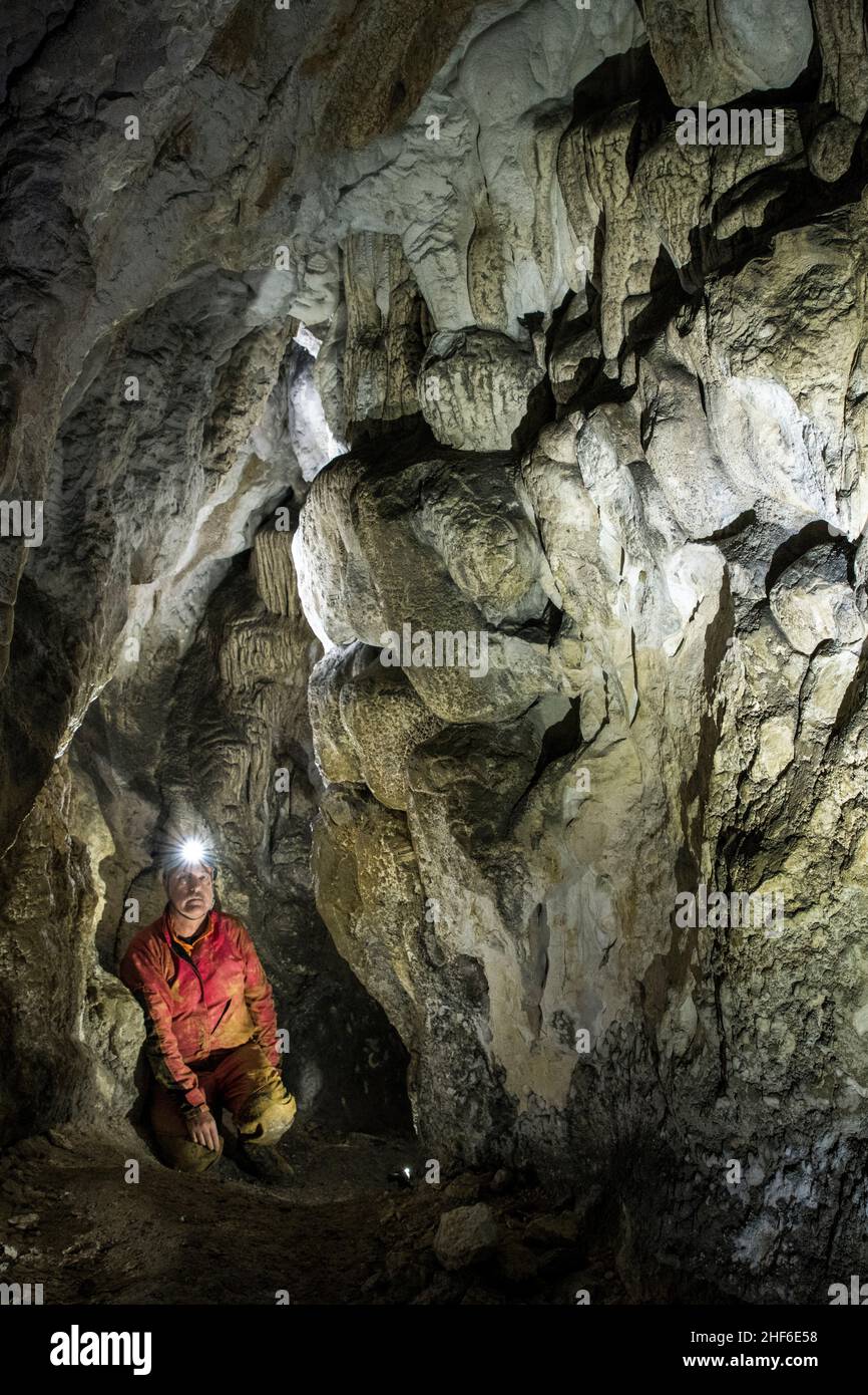 Grotte du mémont Banque de photographies et d’images à haute résolution ...