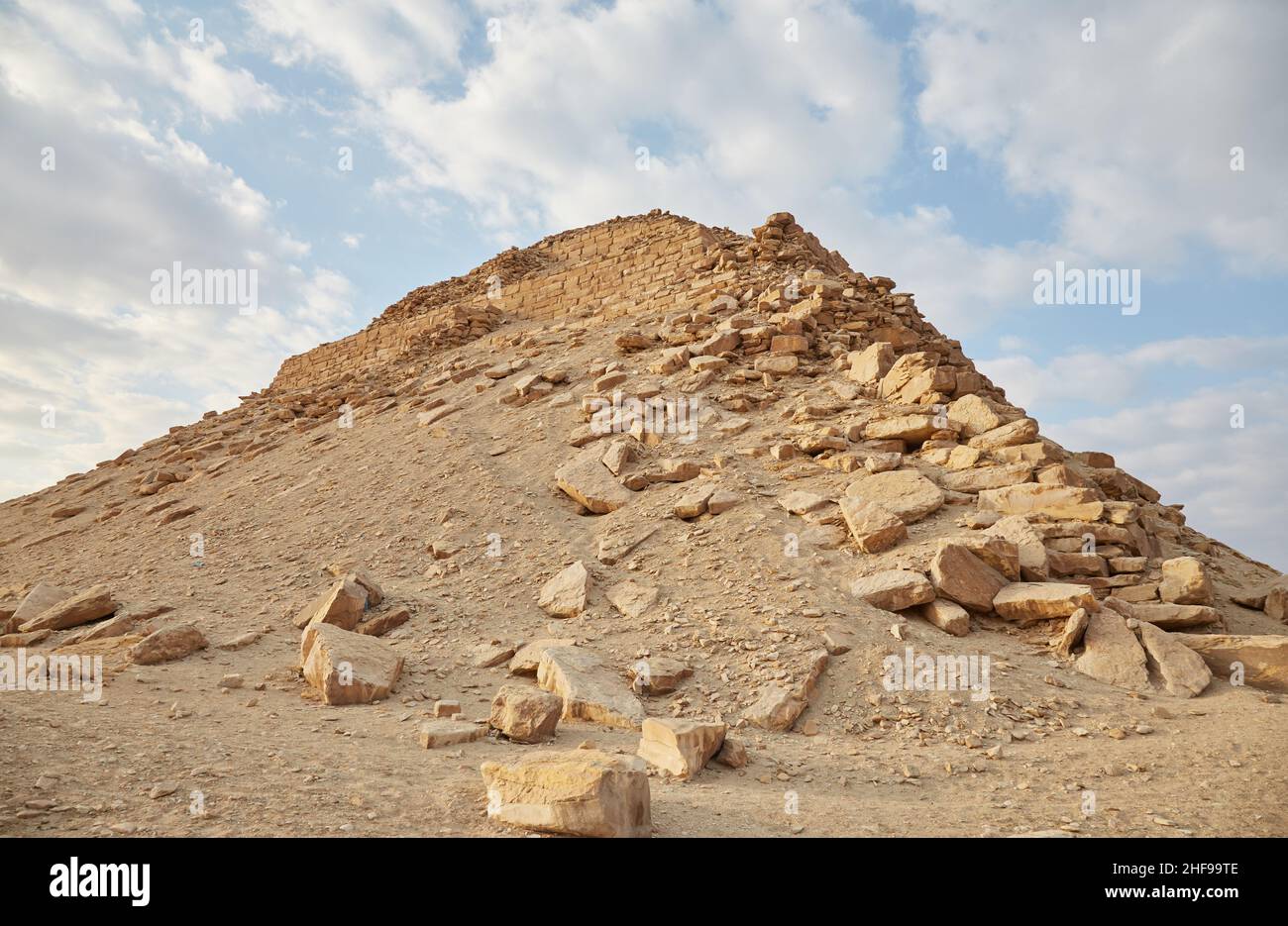 La pyramide de la dynastie de Neferirkare en 5th à Abu Sir, en Égypte ...
