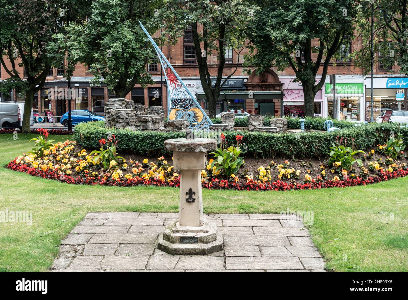 Deux cadrans solaires à Prestwick Cross, Ayrshire, l'un sur un ...
