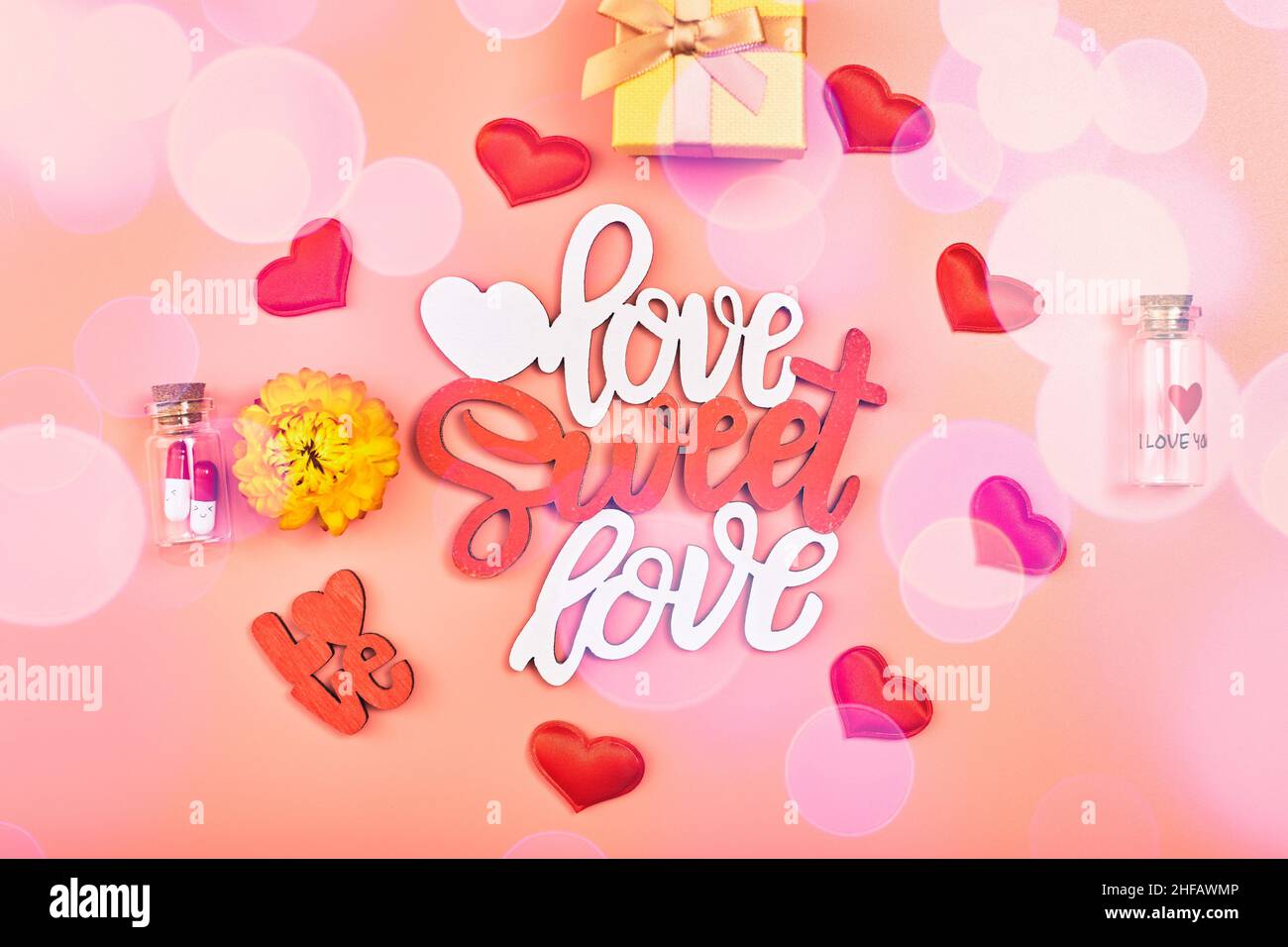 Le mot « Saint-Valentin ».J'adore les blocs de bois.Thème de l'amour ...