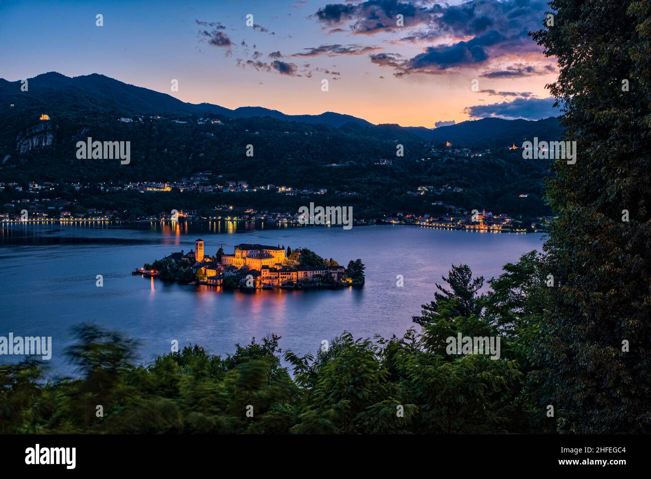 Lago di orta Banque de photographies et d’images à haute résolution - Alamy