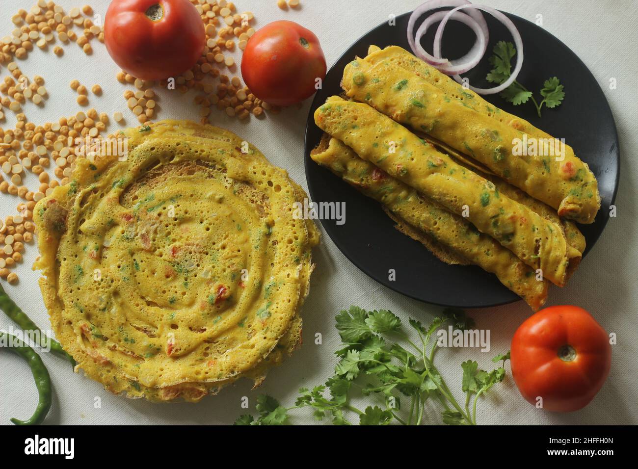 Besan chilla ou crêpes aux pois chiches.Ce sont des crêpes salées ...