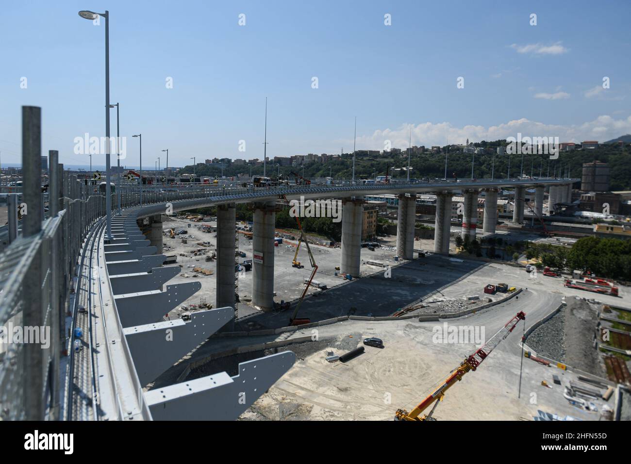 Nuovo ponte genova Banque de photographies et d’images à haute ...