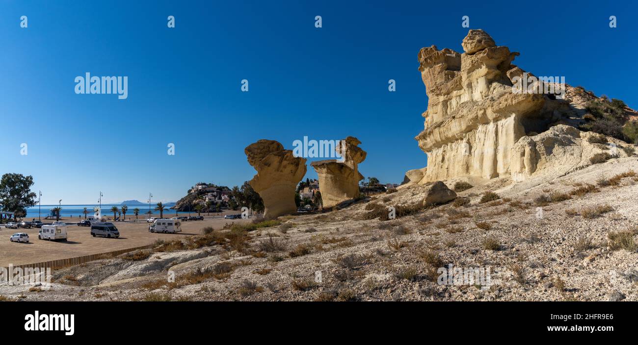 Bolnuevo, Espagne - 7 janvier 2022 : falaises de grès et nombreux ...