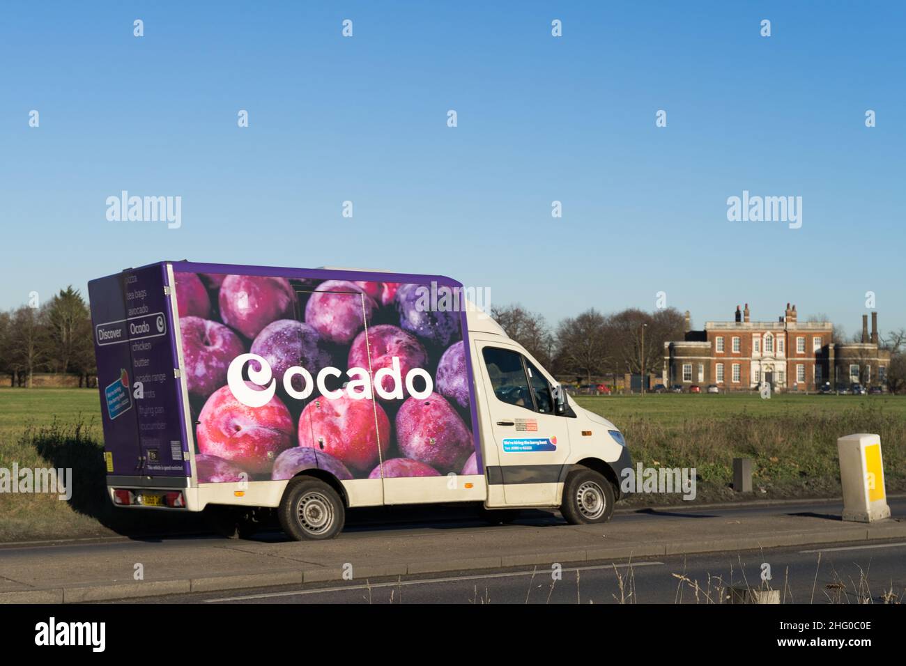 Ocado delivery van Banque de photographies et d’images à haute ...