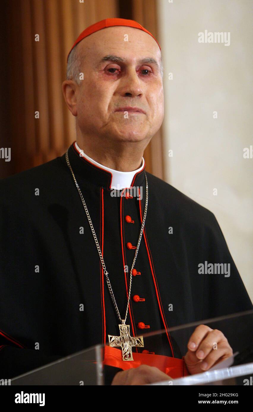 Cardinal tarcisio bertone Banque de photographies et d’images à haute ...
