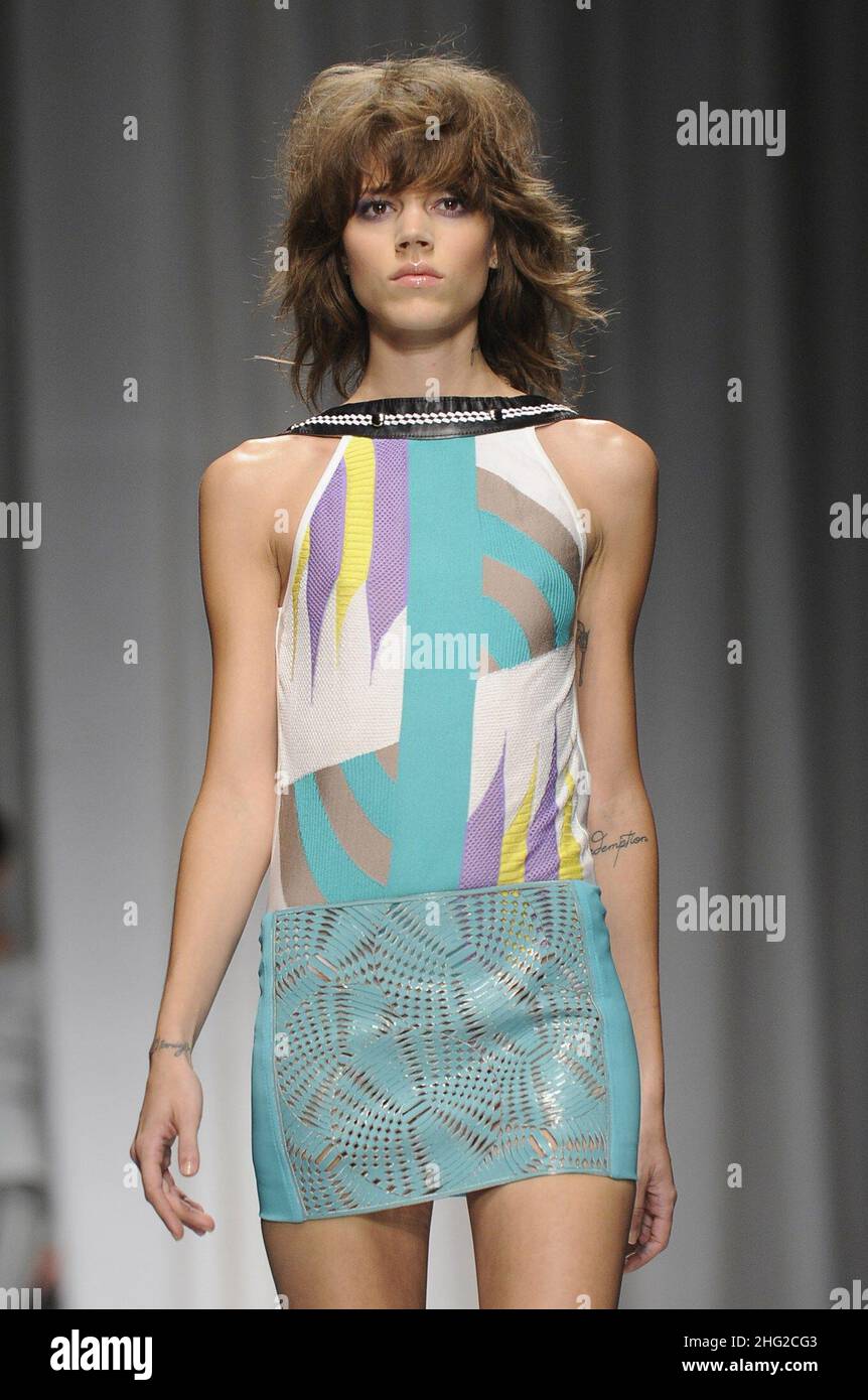 Versace model Banque de photographies et d’images à haute résolution ...