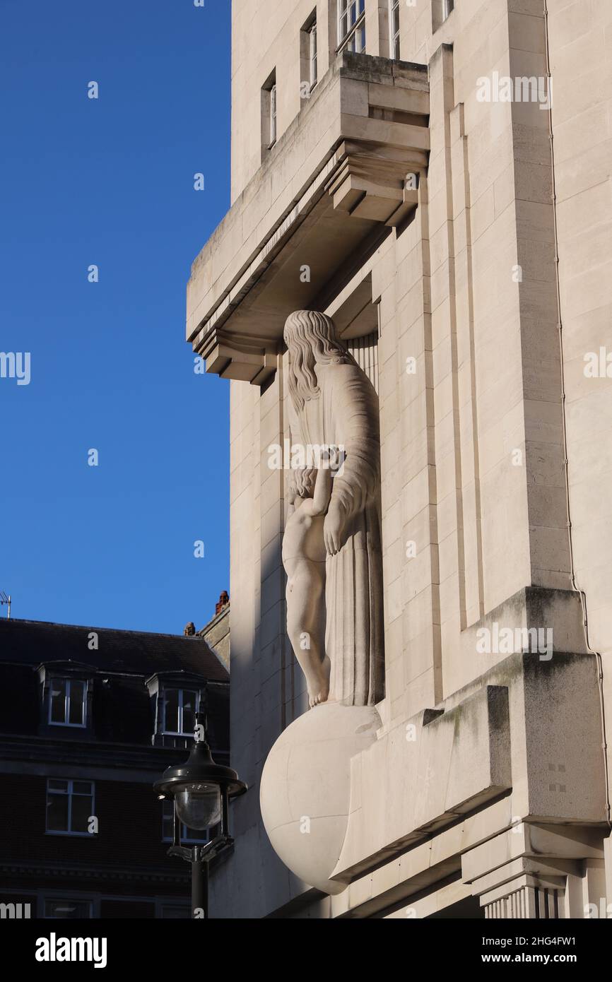 Eric gill statue Banque de photographies et d’images à haute résolution ...
