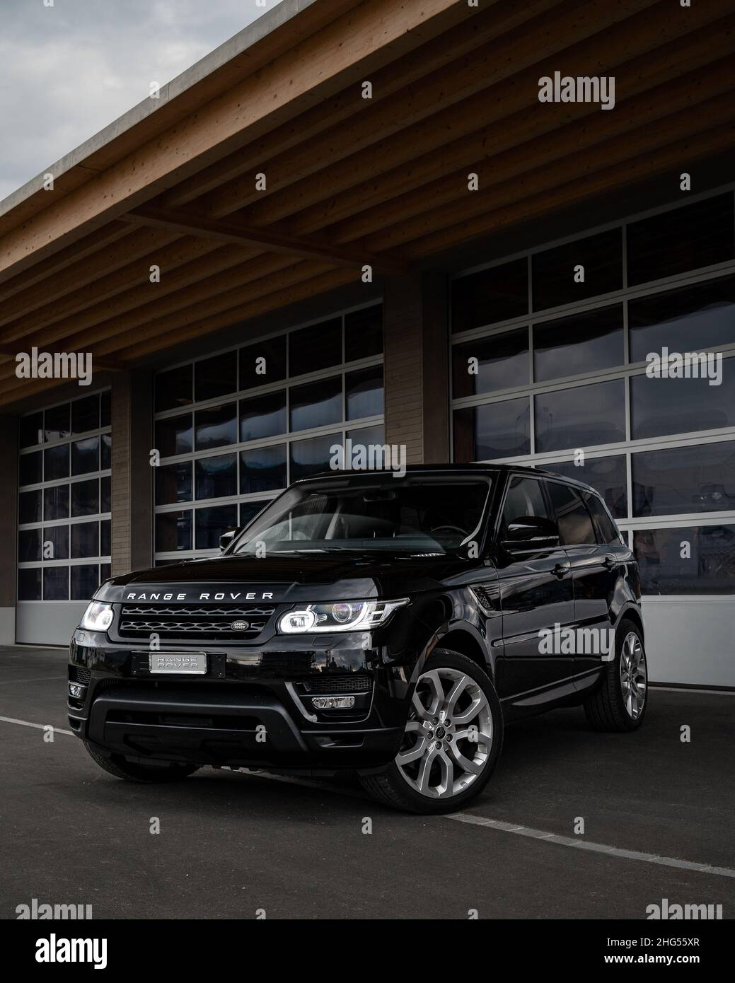 Black range rover sport Banque de photographies et d’images à haute ...