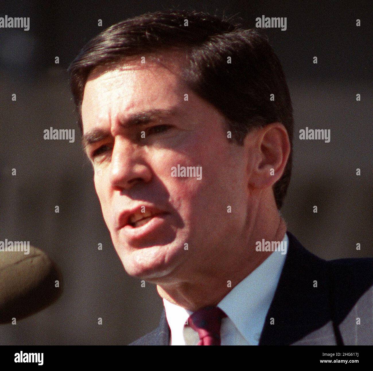 Le sénateur Chuck Robb de Virginie parle de la mise en service du porte ...