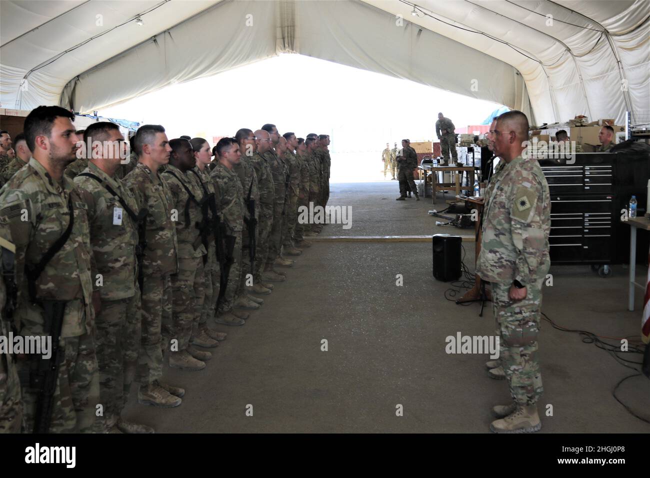 Les soldats de la Force opérationnelle Wolfpack sont à l'attention du ...