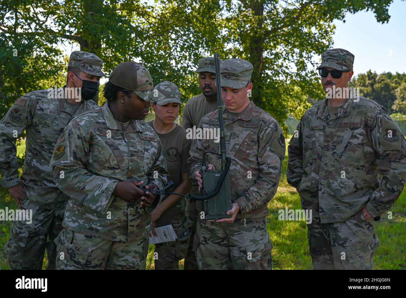 Les aviateurs de la U.S. Air Force du 633d civil Engineer Squadron ...