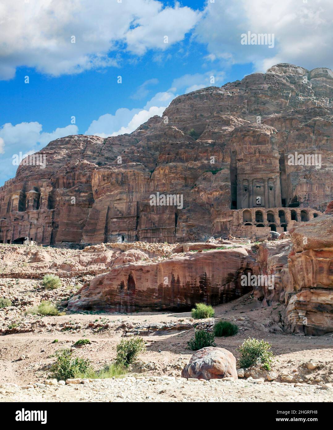 Ruines de l'ancienne ville de Pétra en Jordanie par temps ensoleillé ...