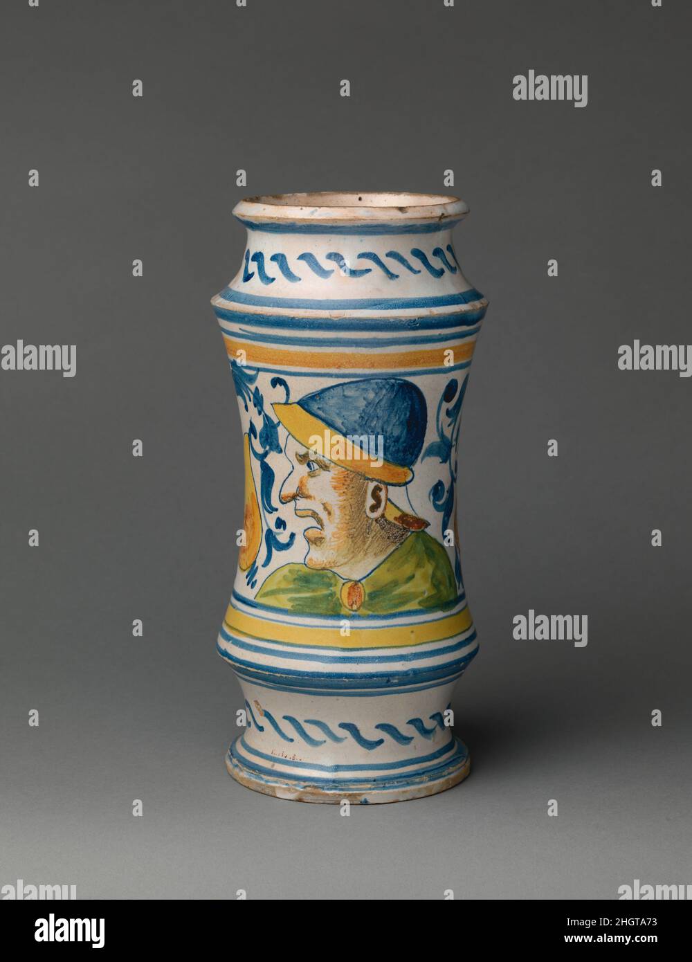 Pot de pharmacie (albarello) ca.1545 atelier de Masséot Abaquesne ...