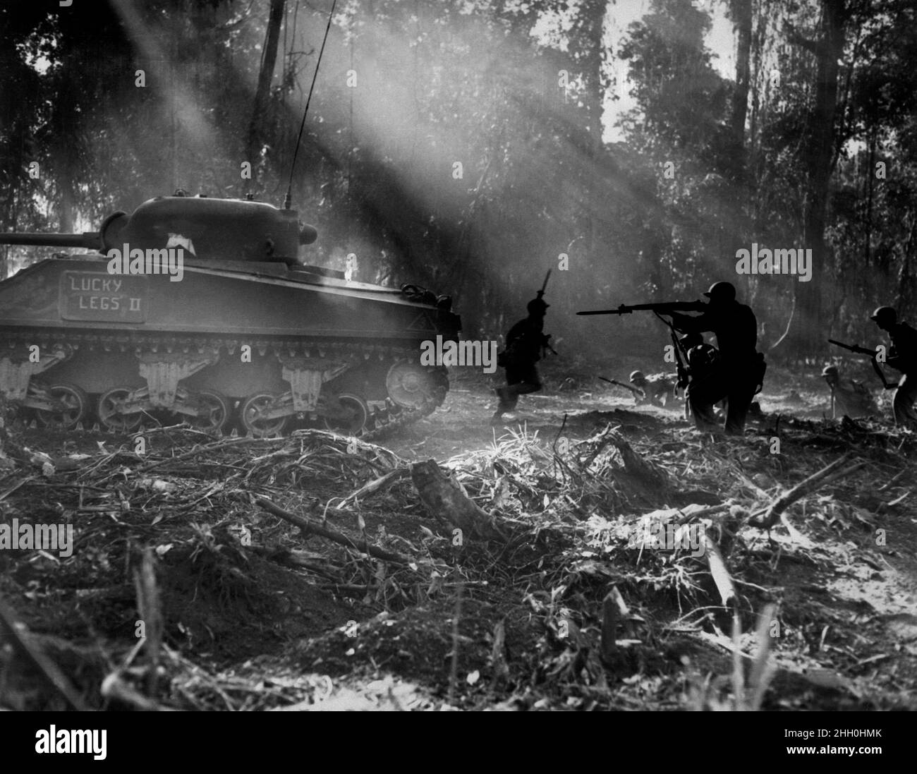 Les soldats DE l'armée AMÉRICAINE se battent dans la jungle de ...