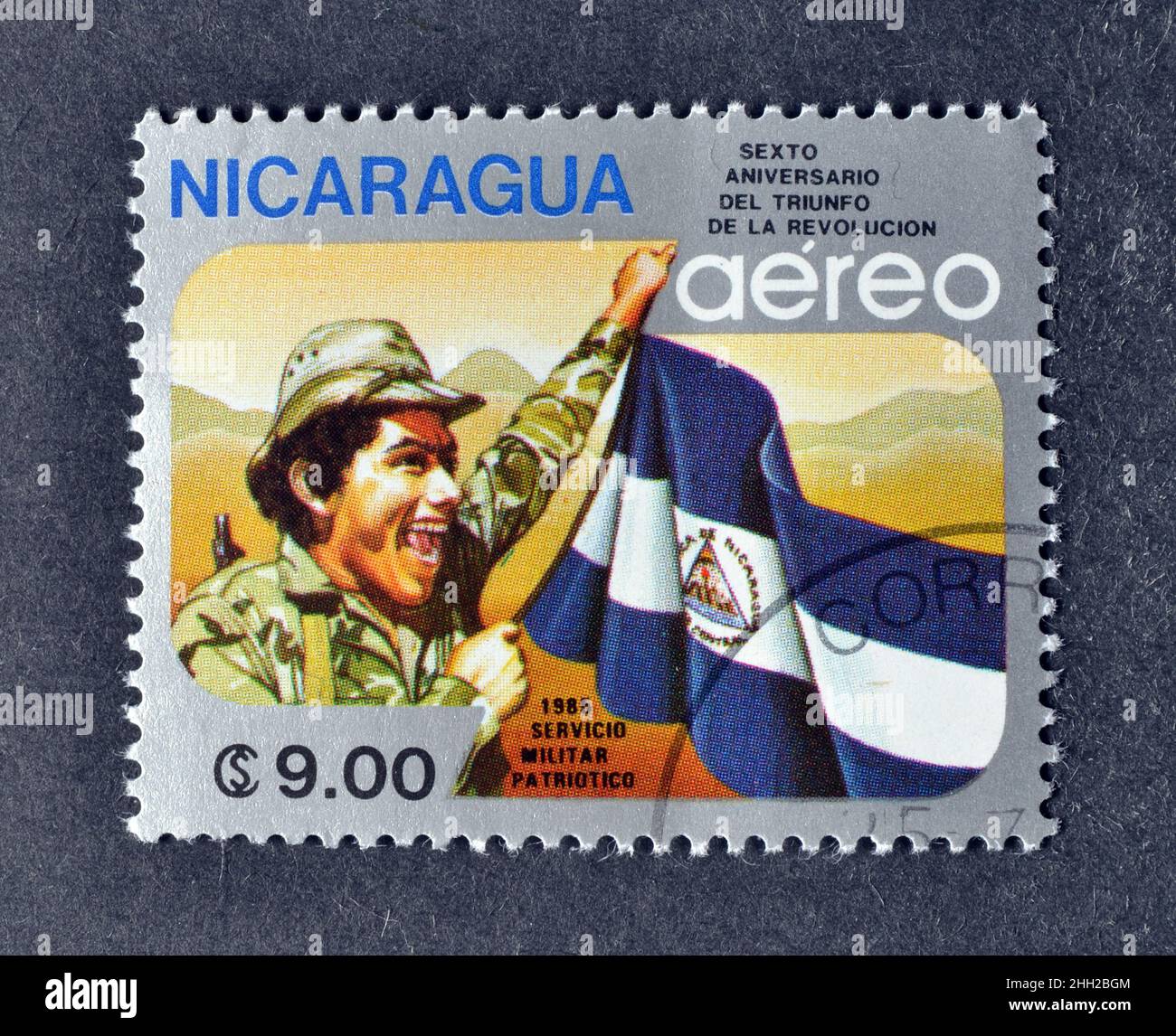 Timbre-poste annulé imprimé par le Nicaragua, qui montre le soldat et ...