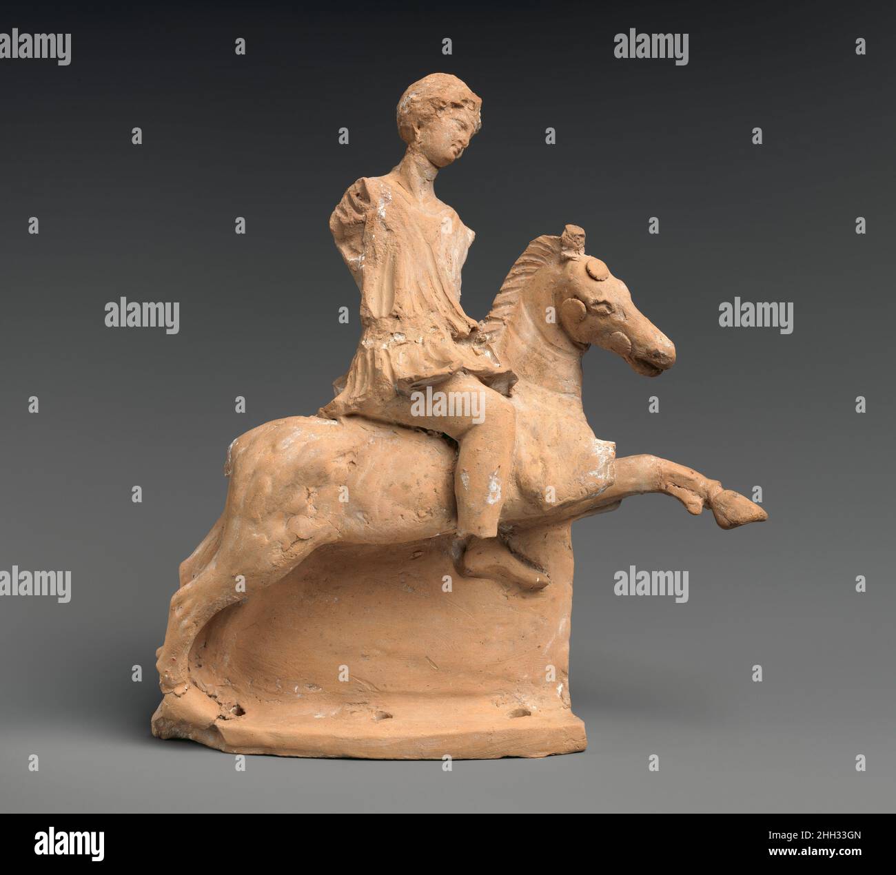 Relief en terre cuite détaché d'un pot-entonnoir fin 4th–début 3rd ...