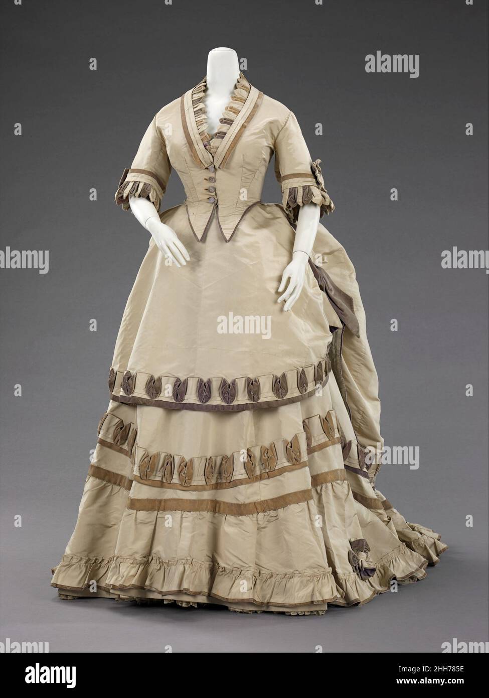 Robe de dîner 1870 American la silhouette d'agitation, bien que ...