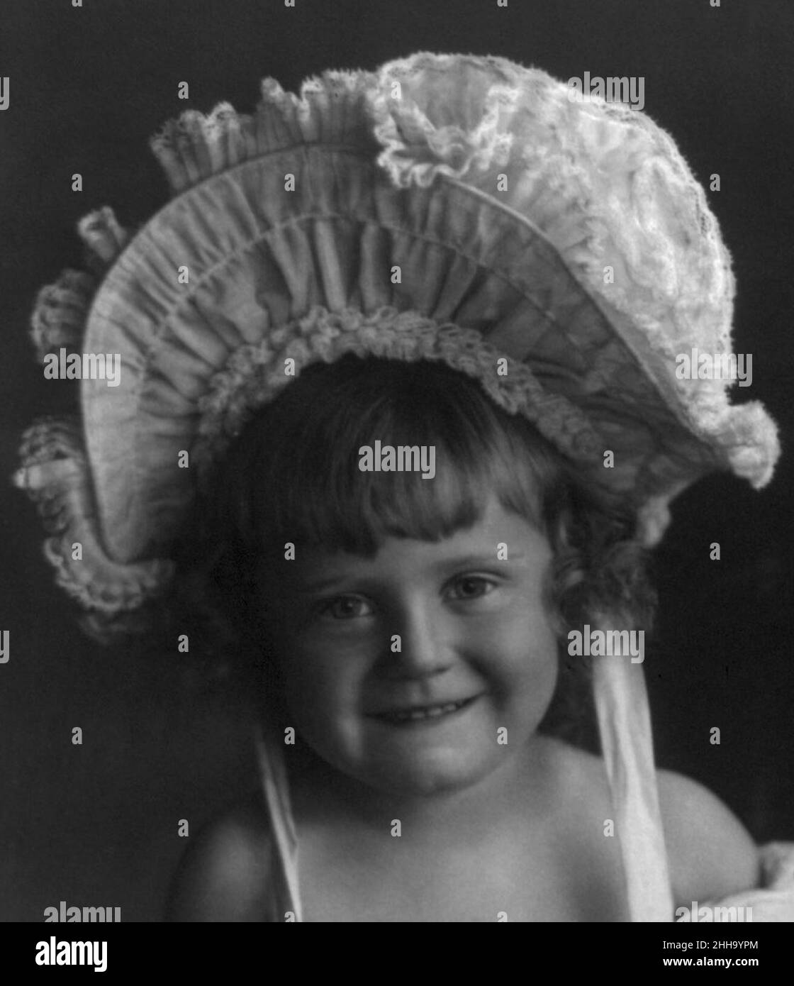 Grand capot Banque d'images noir et blanc - Alamy