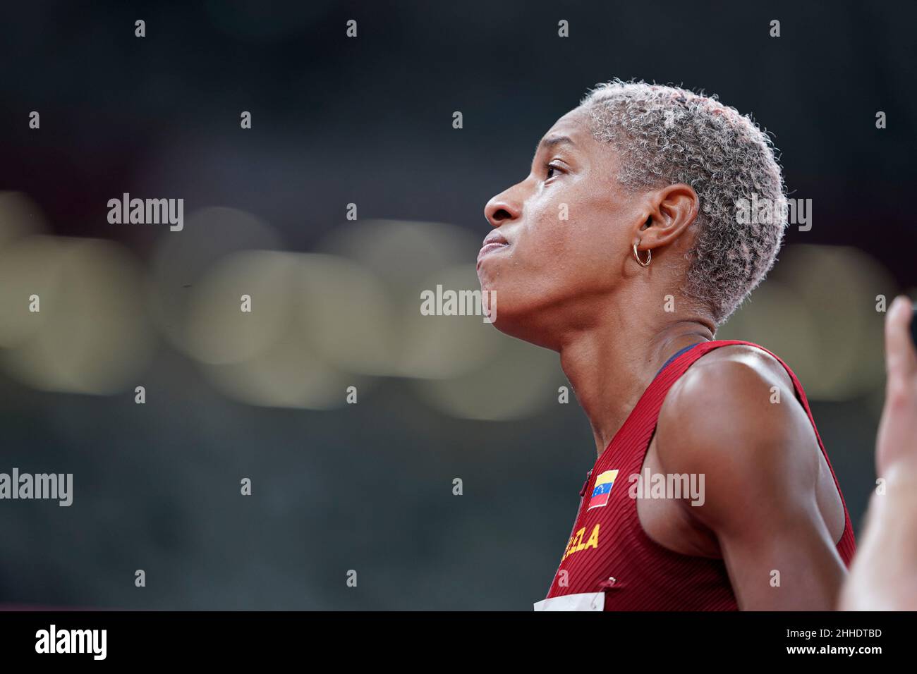 Yulimar Rojas célèbre sa médaille aux Jeux Olympiques de Tokyo en 2020 ...