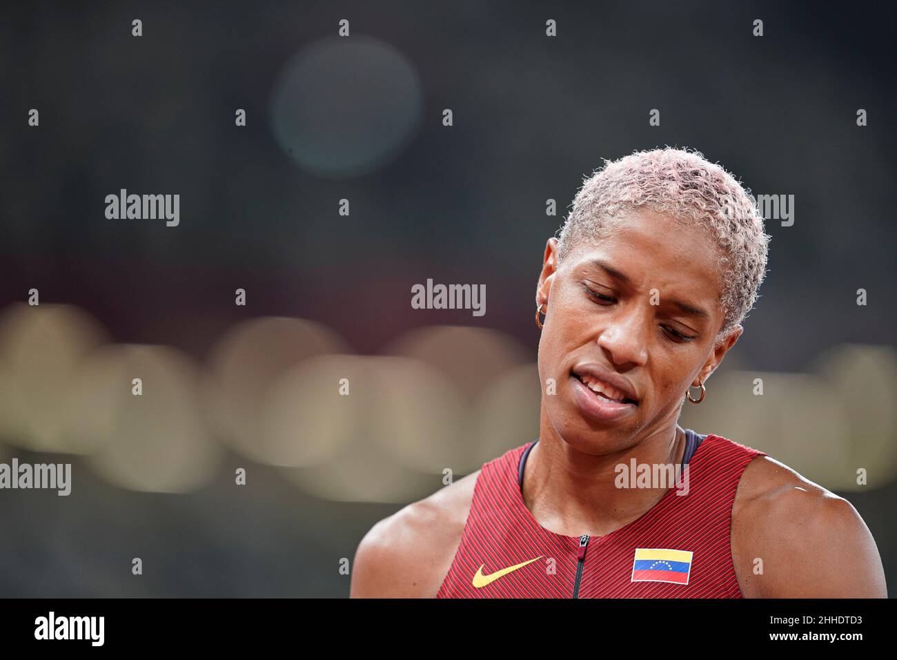 Yulimar Rojas célèbre sa médaille aux Jeux Olympiques de Tokyo en 2020 ...