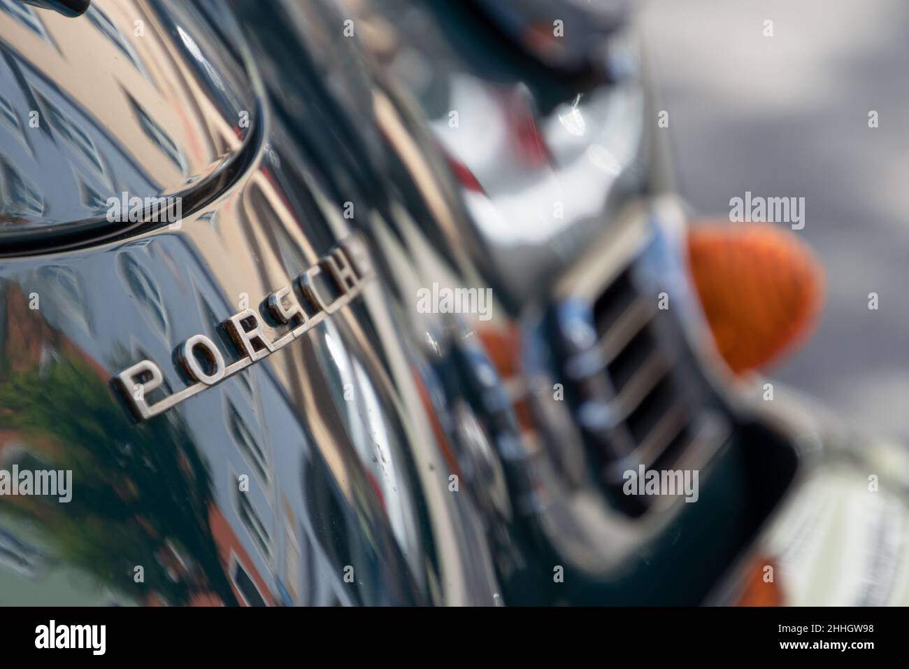 Porsche logo emblem Banque d'image et photos - Alamy