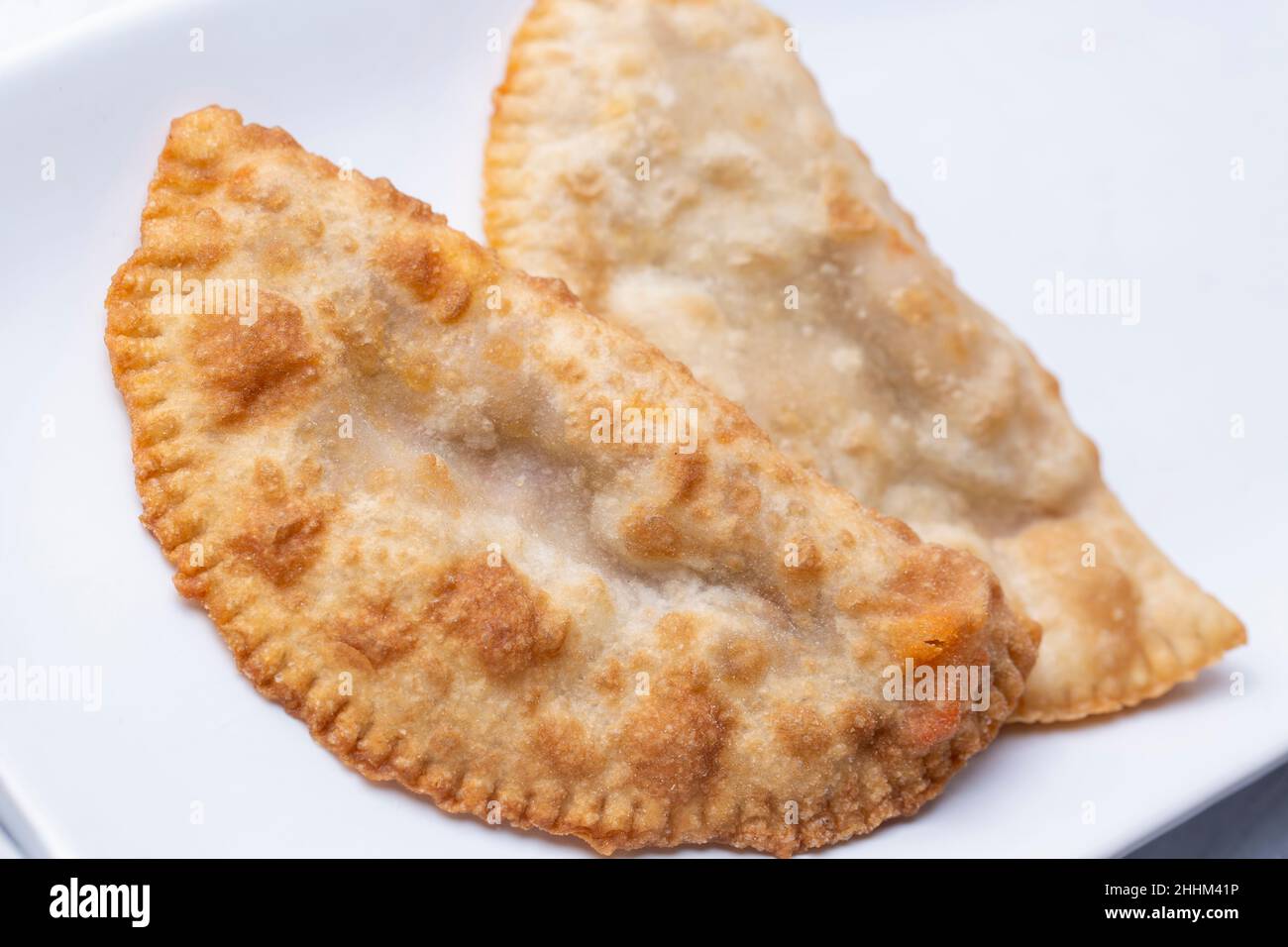 Délicieux plats traditionnels turcs, viande hachée dans une pâtisserie ...