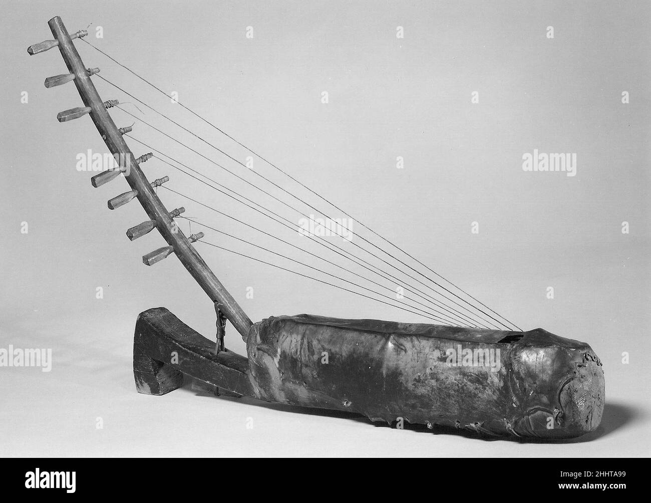 Arched harp Banque de photographies et d’images à haute résolution - Alamy